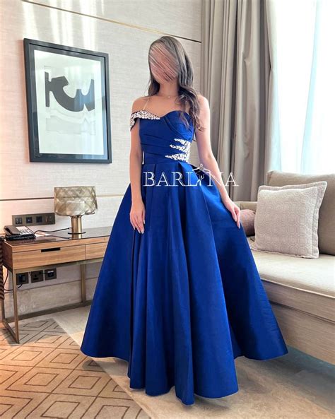 فستان كحلي مشكوك بقصة صدر مستقيمة متجر بارلينا Barllina