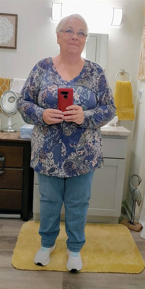 Pin By Harold Session On Older Women Older Women Women Save