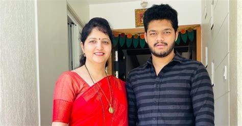 रुपाली चाकणकर यांचा मुलगा सोहमने निवडले अभिनय क्षेत्र