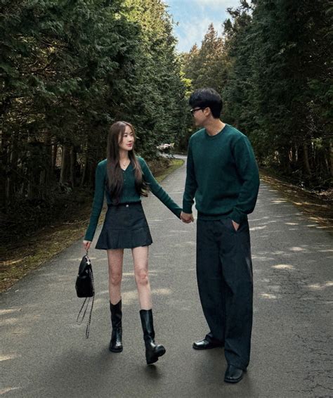 엄라이브 단독특가 3컬러2사이즈세트가능 봄신상 남녀공용 오버핏 니트 여자 크롭 골지 가디건 시밀러룩 커플룩 데이트룩 남친룩 미니 청스커트 와이드팬츠 세트 커플니트