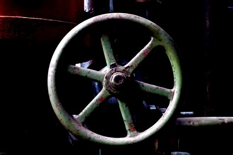 무료 이미지 바퀴 녹색 차량 살 어둠 스티어링 휠 무기 쐐기 가장자리 Lumixfz200 2400x1604 171043 무료 이미지 Pxhere