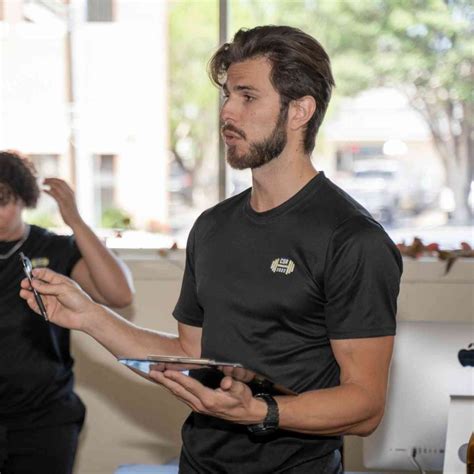 Reverse Curl Vs Hammer Curl Which Bicep Exercise Wins Community Strength Austin