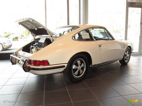 Oryx White Pearl Effect C9A 0K0 | Porsche Colors