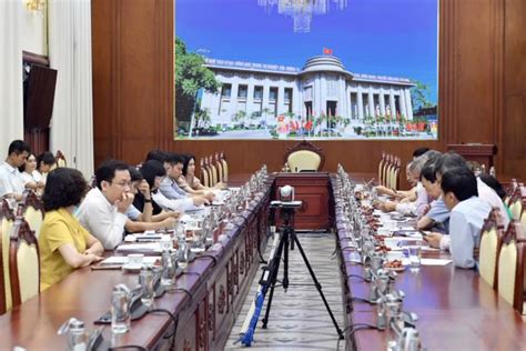 Chuyên gia đề xuất giữ nguyên lãi suất với tiền gửi bằng đồng USD