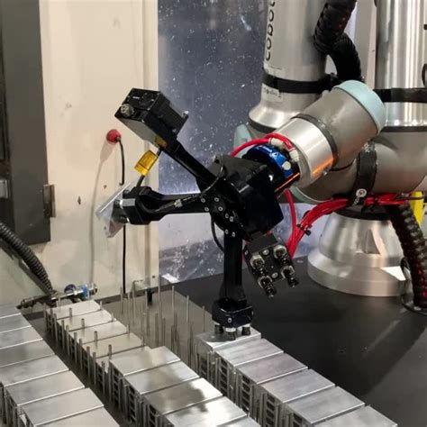 Cobots Online On Linkedin Cobots Cncmachining Manufacturing Machinetending Precisionmachining
