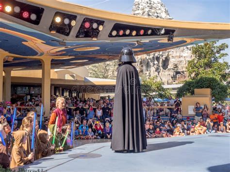 Darth Vader Facing Padawans Disneyland Editorial Stock Image Image Of Amusement Earth 67766259