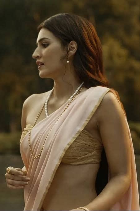 Kriti Sanon As Sita Ma Or Pranali Ghoghare As Durdhara R