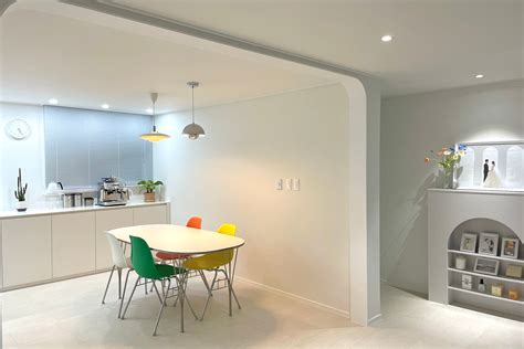 미니멀 부부 화이트 인테리어에 컬러 포인트 💚 라이프스타일 슈퍼앱 오늘의집 미니멀 부부 화이트 인테리어에 컬러 포인트 💚 라이프스타일 슈퍼앱 오늘의집