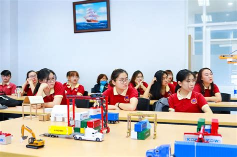 Mô hình học tập thực tế tại doanh nghiệp của sinh viên ngành Quản trị kinh doanh Trường Đại