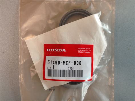 Сальник и пыльник передней вилки HONDA 51490-MCF-000 (43x54x11 / 43x54 ...