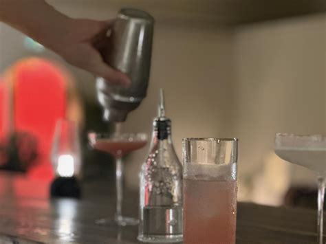 스투엘 여름이 되니 시원한 화이트와인과 칵테일을 많이 찾아주시네요☀️ 살짝 늦은 감이 있으나 곧 다가올 “진짜” 여름에 대비하여 새로운 시즈널 칵테일 준비 중에 있습니다