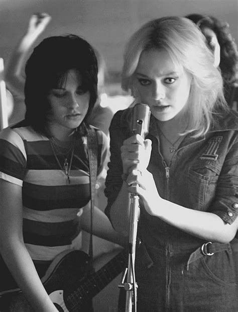 Dakota Fanning En Kristen Stewart Kussen