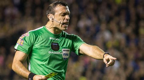 Baliño admitió que se equivocó al no cobrar la mano de Enzo Pérez Hubo un error en la