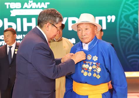 ФОТО Төв сайхан нутгаас Хөдөлмөрийн баатар ууд төрөв