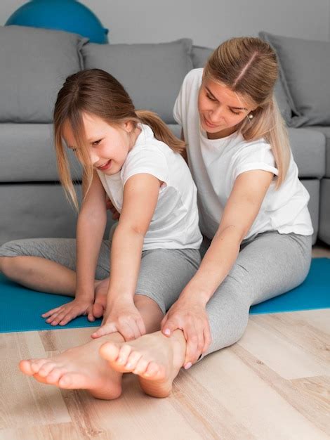 Tween Feet Pictures Freepik