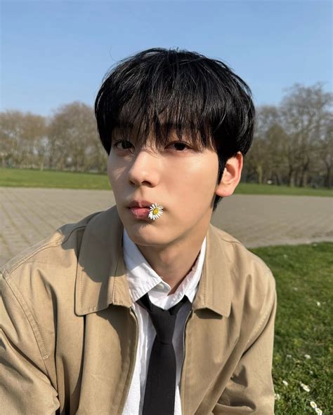 250423 TXT Instagram Update with SOOBIN | kpopping