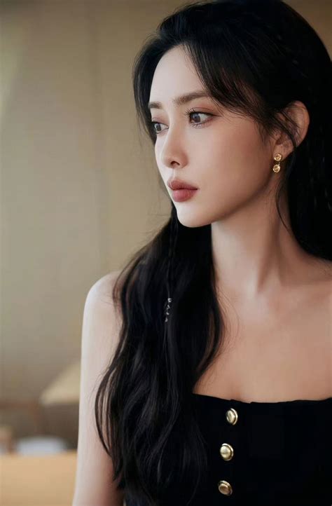 เมิ่งจื่ออี้ Meng Zi Yi 孟子义 에 있는 Vaaty23님의 핀