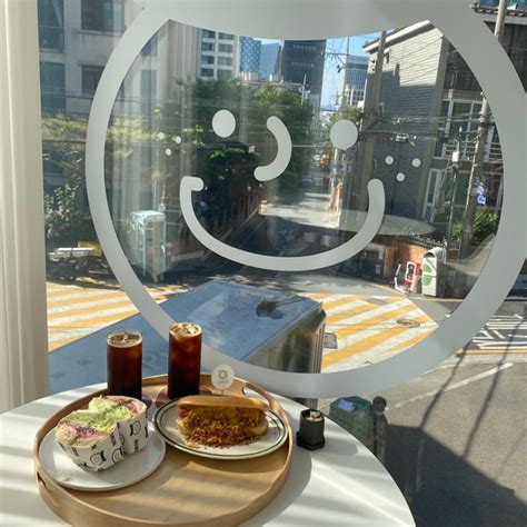 강남구청역 프레시한 한끼 브런치카페 맛집 샐러드 샌드위치 핫도그 맛집햇살맛집 샌드위치는 실하고 핫도그 소스는 존맛이였다