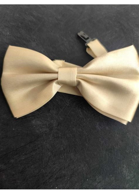 Мъжка папийонка цвят Слонова кост за официални събития