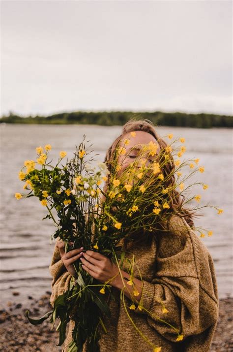 Девушка с цветами Фотография на природе Пляжные портреты Осенние