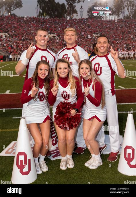 January 1 2018 Pasadena Caoklahoma Sooners Cheerleaders Pose For A