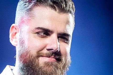 Sertanejo Zé Neto Posa De Sunga E Volume Chama Atenção De Fãs Nem Guindaste Portal Área Vip