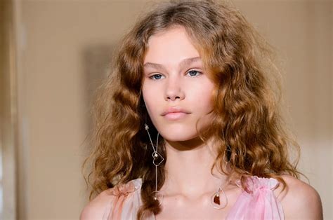 Tipos De Rizos Cómo Saber El Tuyo Y Cómo Cuidarlo Según Una Peluquera