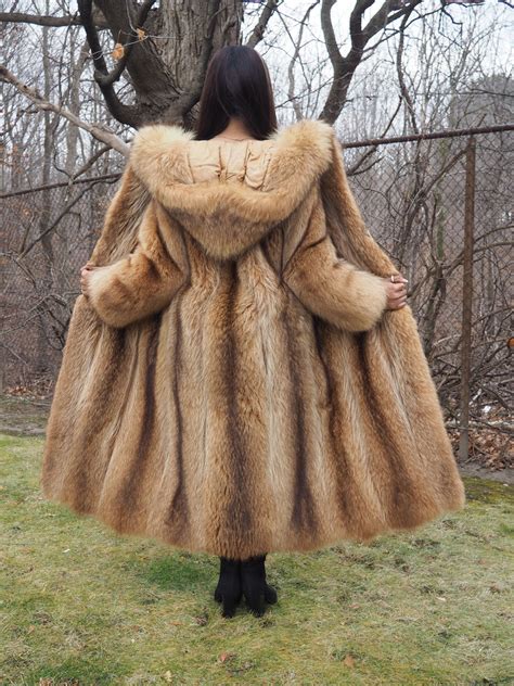 Brand New Tanuki Raccoon Unisex Fur Coat Coats S Purple Shoshana Furs