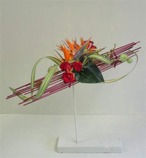 Ikebana Une Composition Florale Japonaise Compositions Florales Modernes Arrangements