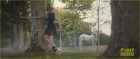 Taylor Swift Goes Crazy Over Sean Opry In Blank Space Video Photo