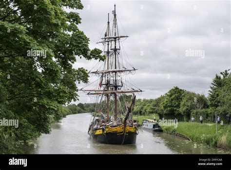 Tall Ships Phoenix Motor Down The Gloucester And Sharpness Ship Canal