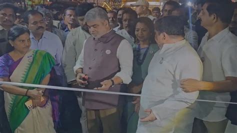 Speaker Gaddam Prasad Kumar నెక్లెస్ రోడ్డులో ఫుడ్ స్టాళ్లను ప్రారంభించిన స్పీకర్ గడ్డం ప్రసాద్