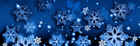 희소 한 강설 크리스마스 배경 짙은 푸른 밤 배경에 미묘한 비행 눈 조각과 별 아름다운 겨울 실버 눈송이 오버레이 템플릿 디자인