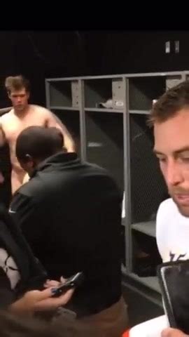 OUPS PLAYER NAKED IN LOCKERROOM ThisVid