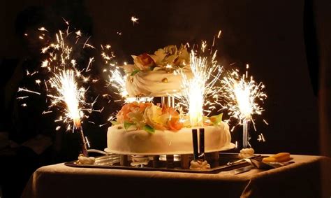 Красивый торт со свечами фото и картинки Abrakadabrafun