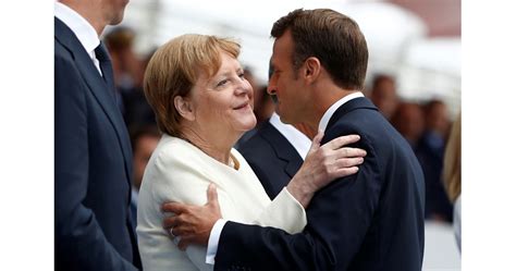 Меркел пристигна в Париж за националния празник на Франция Снимки