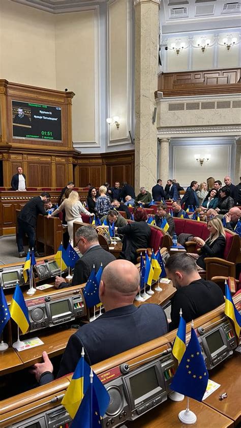 В Україні продовжено дію воєнного стану та загальну мобілізацію до 19 лютого 2023 року Роман