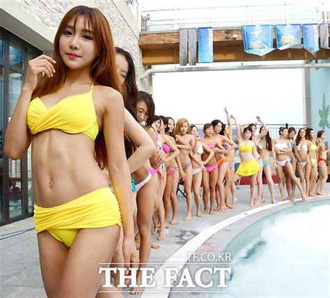 TF포토 비키니 자태 뽐내는 미스 섹시백 포토 기사 더팩트