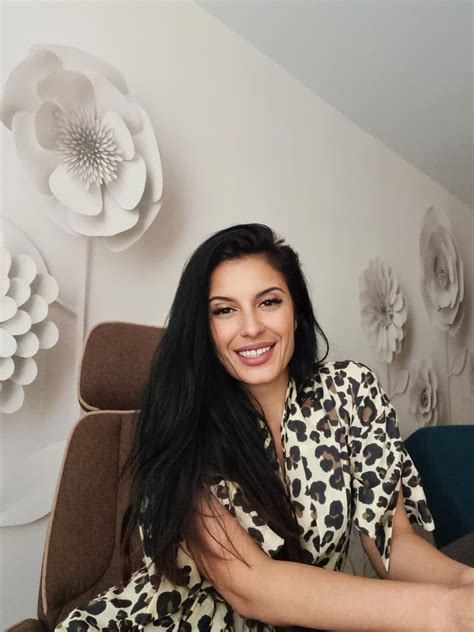 Десислава Да държиш светлината докато някой друг намира пътя си в тъмното Да бъдеш психолог