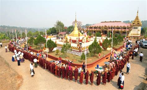 အရှေ့အလယ်ပိုင်းတိုင်းစစ်ဌာနချုပ်ရှိ အရာရှိ၊ စစ်သည်၊ မိသားစုဝင်များ စုပေါင်း၍ ခိုလမ်မြို့ရှိ