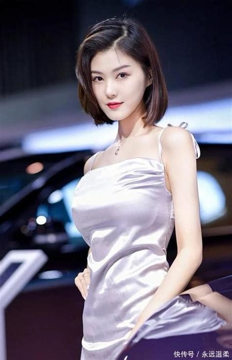 绝美车模程儿惊艳亮相，颜值爆表成焦点，网友直呼：太顶了！ 360娱乐，你开心就好