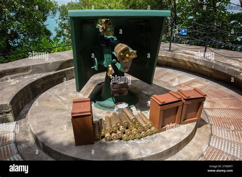 Replicate Of 12 Pounder Breech Load Qf Gun And Ammunition Shell For