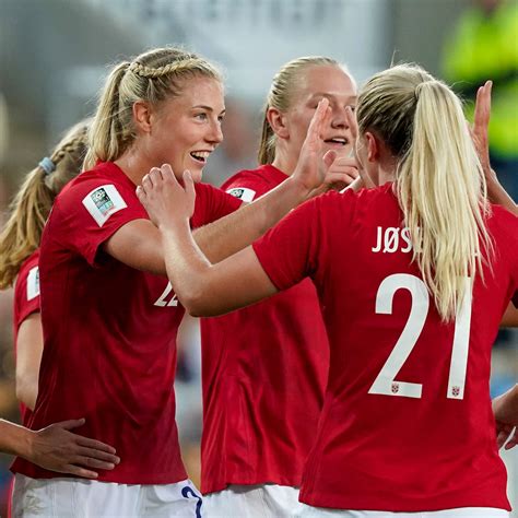 Sophie Román Haug Briljerte For Norge I Hege Riises Hjemmedebut Nrk