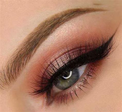 مدل خط چشم مجلسی دخترانه 2025 که چشماتو خاص‌تر از همیشه نشون میده