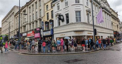 Uber Issue Warning As Taylor Swift Fans Face Huge Queues To Get To Anfield Liverpool Echo