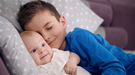 Hermanos Durmiendo Juntos Niño Tocando Niño Adorable Ternura