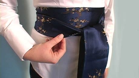 Video Tie A Wide Belt Like A Pro Threads
