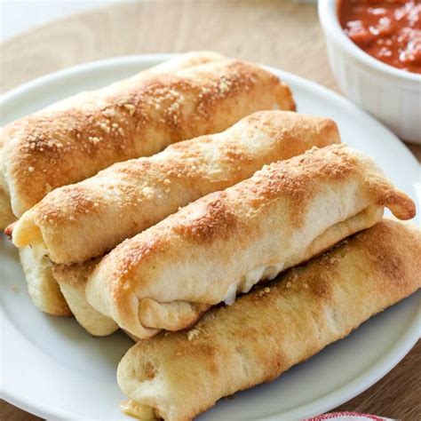 How To Make A Pizza Roll Using Tasty Bread