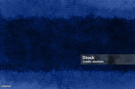 할로윈 테마 빈 빈 재미 어두운 미드나잇 블루 컬러 테두리 흑백 배경 빈 으스스한 풀 프레임 거미줄 또는 거미줄 만들기 질감 소박한 벽지 또는 복사 공간 및 상단 및 하단