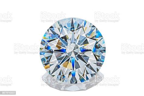 흰색 배경에 고립 된 모양 컷된 다이아몬드 라운드 럭셔리 무색 투명 한 반짝이 보석 다이아몬드에 대한 스톡 사진 및 기타 이미지 다이아몬드 소의 허벅다리 바깥쪽 살